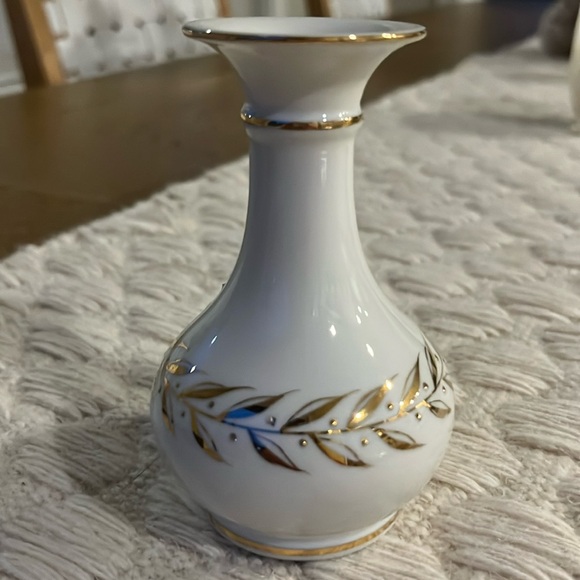 Lefton | Accents | Euc Lefton Gold Leaf Vase | Poshmark